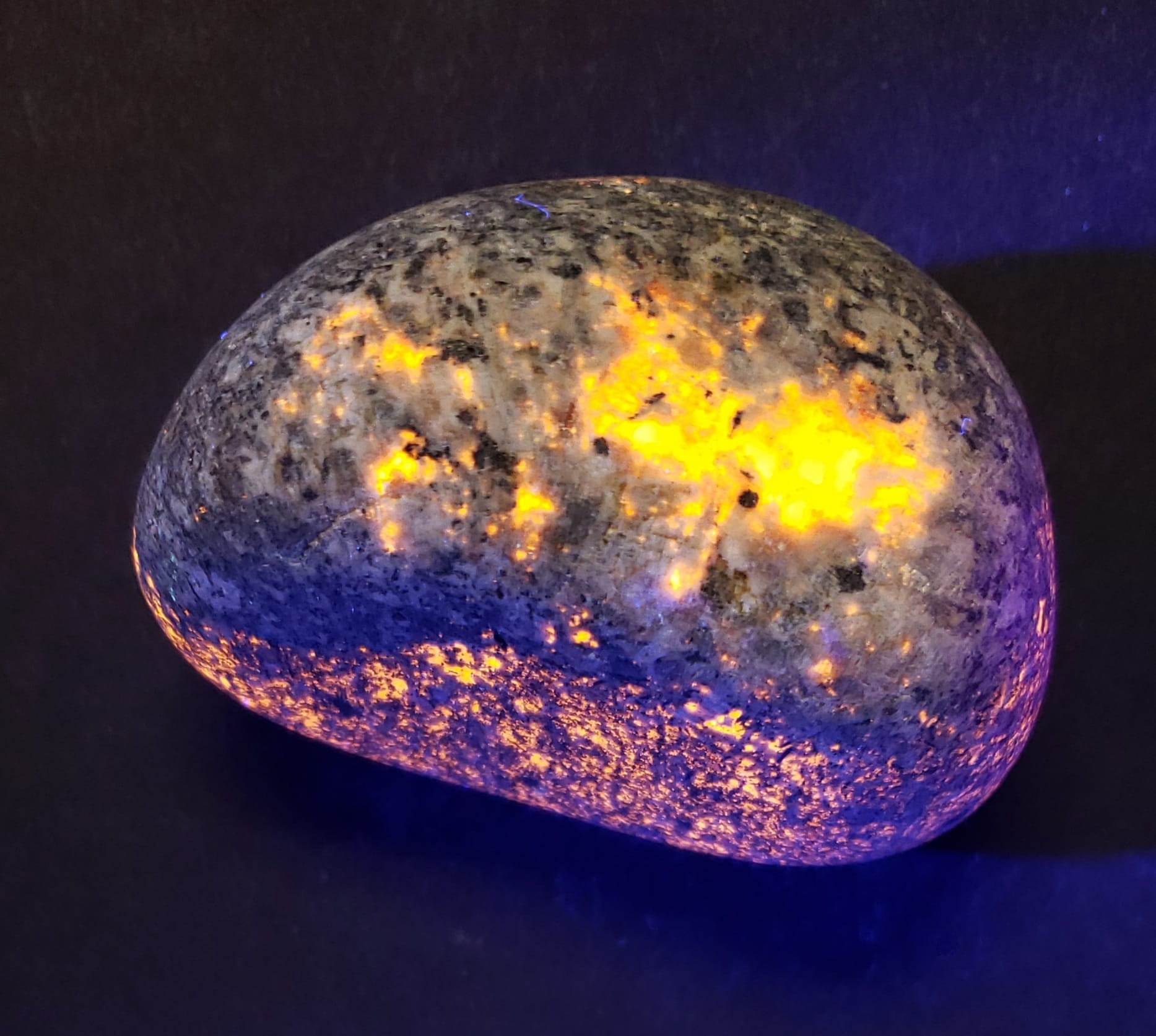 EGLE rockhound offers tips to find elusive, glowing ‘Yooperlites®’